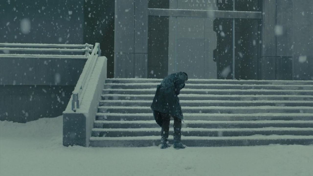 The black pants of officer K (Ryan Gosling) in Blade Runner 2049 | Spotern