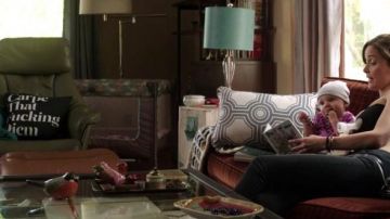 The sunglasses of Kelly Radner in Our Worst Neighbors | Spotern