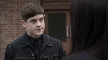 Simon Bellamy (played by Iwan Rheon) outfits on Misfits