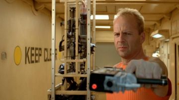 Découvrez la garde-robe de Korben Dallas (Bruce Willis) dans Le ...