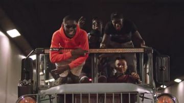 Les lunettes de soleil portées par MHD dans son clip Bravo | Spotern