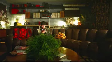 Colin Ritman (played by Will Poulter) outfits on Black Mirror: Bandersnatch