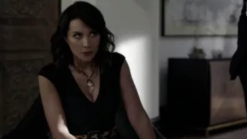Deann Anderson (played by Lexa Doig) outfits on The Arrangement