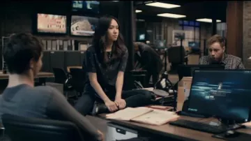 Sarah Tan (played by Ellen Wong) outfits on Condor