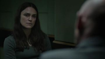 Katharine Gun (played by Keira Knightley) outfits on Official Secrets