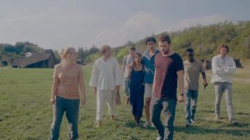 Josh (played by William Jackson Harper) outfits on Midsommar
