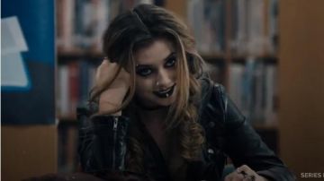 Beth (played by Giorgia Whigham) outfits on Scream: The TV Series