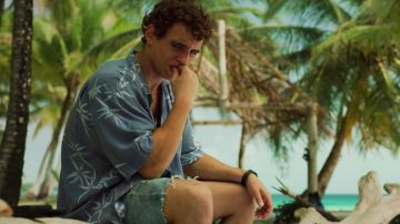 Río (played by Miguel Herrán) outfits on Money Heist