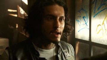 (played by Richard Cabral) outfits on Mayans M.C.