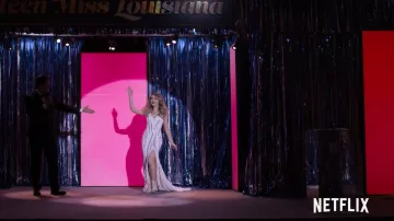 L'ensemble rouge de Harper Kreyman (Sabrina Carpenter) dans Tall Girl ...