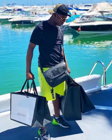 La doudoune Versace Signature Dea de Ninho sur son compte Instagram ...