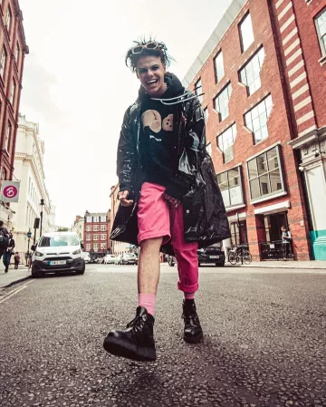 Instagram yungblud: Clothes, Outfits, Brands, Style and Looks | Spotern