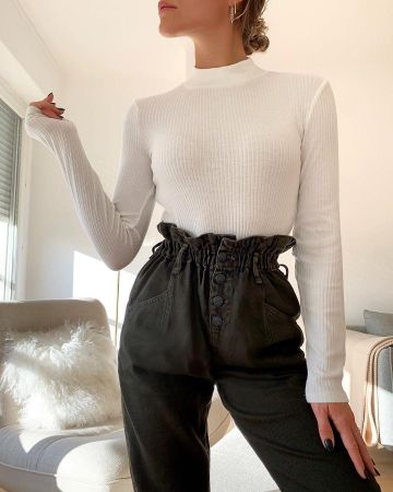 Le collier de Chloé Bleinc sur son compte Instagram | Spotern