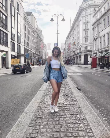 Instagram roxxsaurus: Clothes, Outfits, Brands, Style and Looks | Spotern