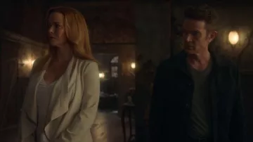 Leslie Dean (played by Annie Wersching) outfits on Marvel's Runaways