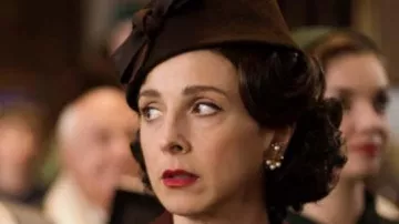 Rose Weissman (played by Marin Hinkle) outfits on The Marvelous Mrs. Maisel