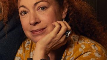 Sarah Bishop (played by Alex Kingston) outfits on A Discovery of Witches