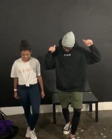 The black ring of Noah Centineo on the Instagram account @ncentineo ...