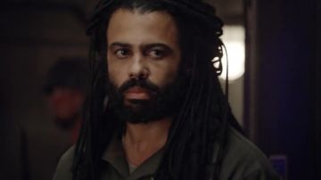 Andre Layton (played by Daveed Diggs) outfits on Snowpiercer
