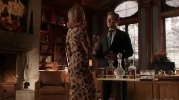Laura Van Kirk (played by Sharon Lawrence) outfits on Dynasty