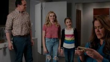 Taylor Otto (played by Meg Donnelly) outfits on American Housewife
