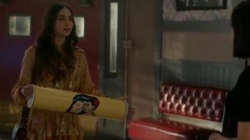 Lyn (played by Melissa Barrera) outfits on Vida