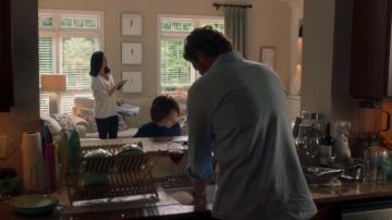 Allison Garrity (played by Morena Baccarin) outfits on Greenland