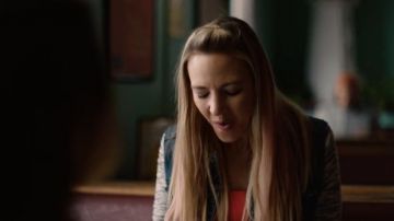 Crystal Leblanc (played by Erin Darke) outfits on Moonshine