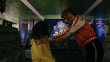 Sam (played by Karen Gillan) outfits on Gunpowder Milkshake