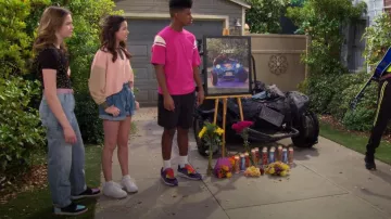 Side Hustle: Clothes, Outfits, Brands, Style and Looks | Spotern