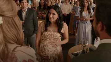 Stacey Moore (played by Samantha Massell) outfits on Dynasty