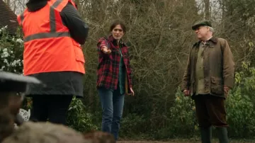 Alison Cooper (played by Charlotte Ritchie) outfits on Ghosts