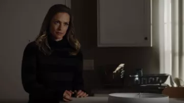Abby Clark (played by Connie Britton) outfits on 9-1-1