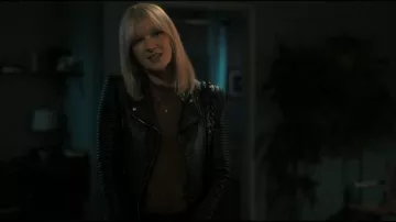 Ray-Ban sunglasses worn by Julian Kaye (Jon Bernthal) as seen in ...