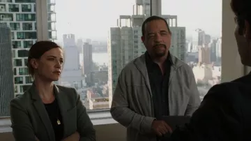 Detective Grace Muncy (played by Molly Burnett) outfits on Law & Order ...