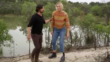 Wool sweater worn by Izzy Harris (Zyra Gorecki) as seen in La Brea TV ...