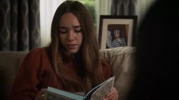 Angelina Meyer (played by Holly Taylor) outfits on Manifest