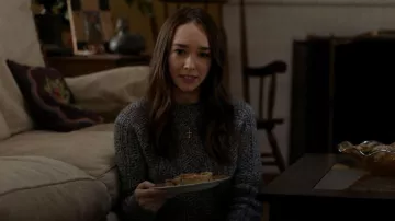 Angelina Meyer (played by Holly Taylor) outfits on Manifest