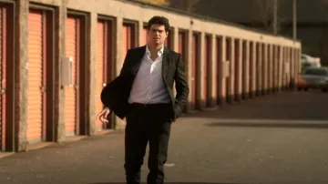 Owen Hendricks (played by Noah Centineo) outfits on The Recruit