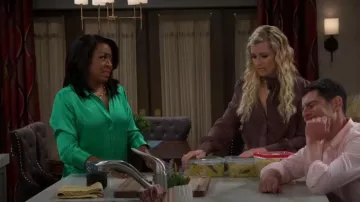 Tina Butler (played by Tichina Arnold) outfits on The Neighborhood