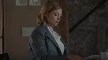 Green stone ring worn by Sandi Furness (Hope Davis) as seen in ...