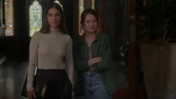 Zoe (played by Emily Browning) outfits on Class of '07