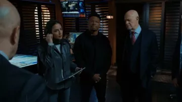 Echa un vistazo al guardarropa de Special Agent Fatima Namazi ...