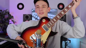 J'AI FAIT MA PLUS BELLE INSTRU (triste à la guitare) : Vêtements, Mode ...