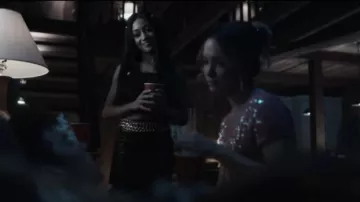 Echa un vistazo al guardarropa de Isabella LaRue (interpretado por Lexi Underwood) en Cruel Summer