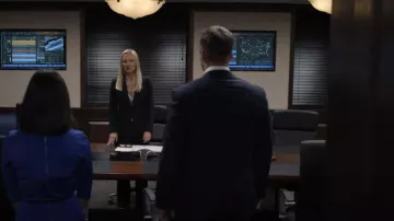 President Michelle Travers (played by Kari Matchett) outfits on The ...