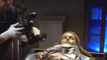 Cinturón usado por Sabrina Willis (Laurie Fortier) en CSI: NY (S07E18 ...