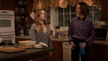 Elsa Gardner (played by Jennifer Jason Leigh) outfits on Atypical