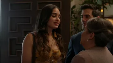 Lyn (played by Melissa Barrera) outfits on Vida