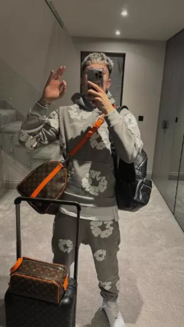 Instagram garnacho7: Clothes, Outfits, Brands, Style and Looks | Spotern